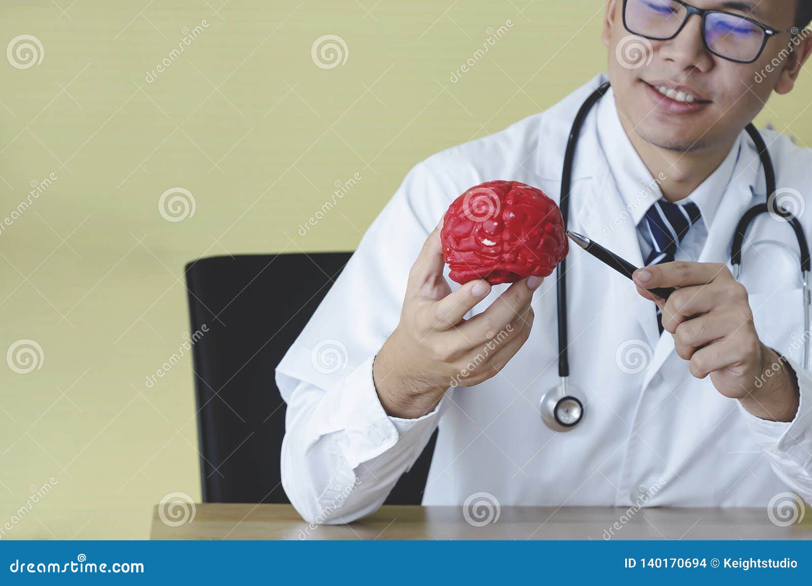 Doctor pointing the brain stock photo. Image of hospital - 140170694