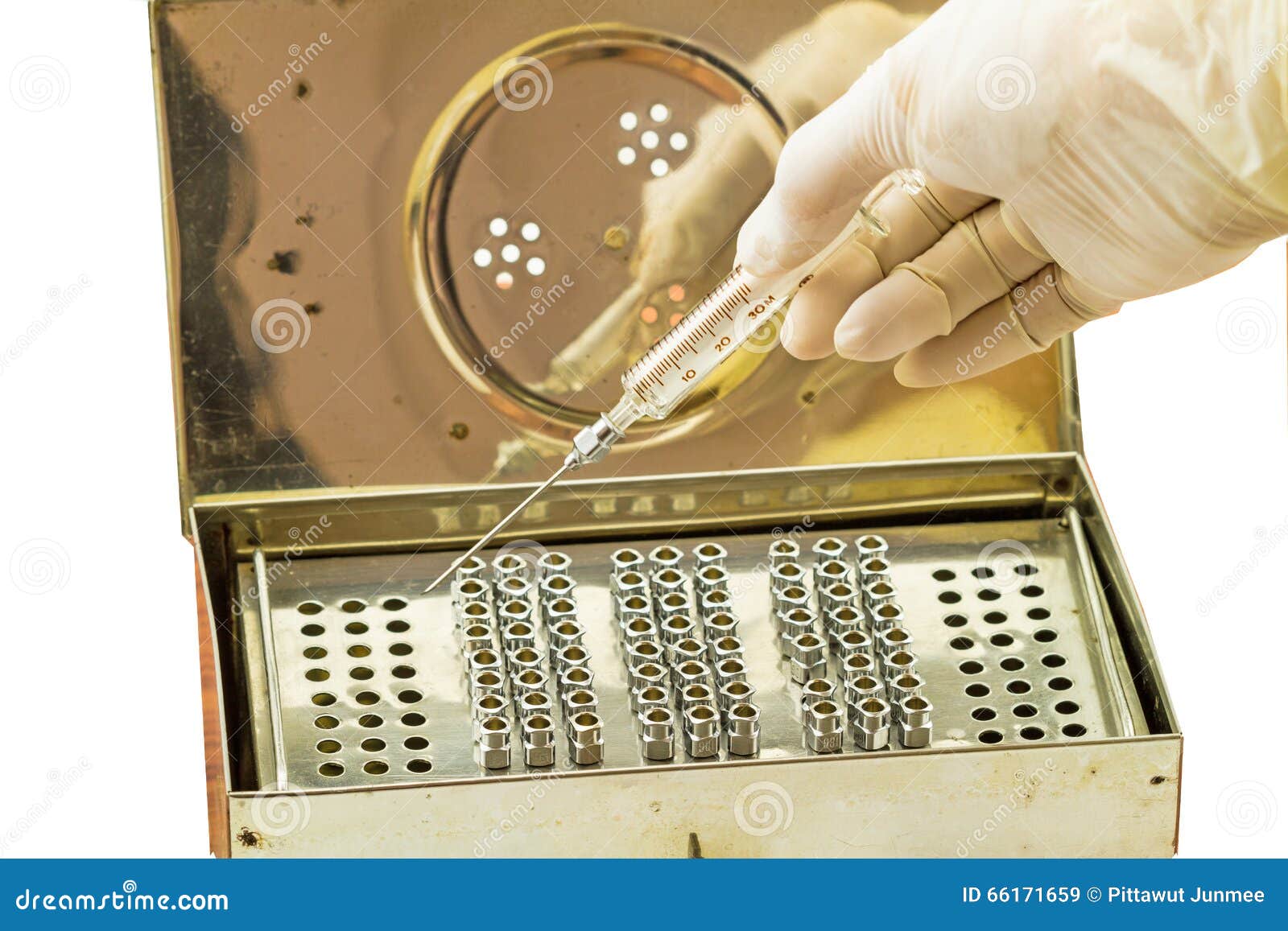 Stack Of Reuse Iron Needle No.18G For Drug Needle And Glass Syringe In ...