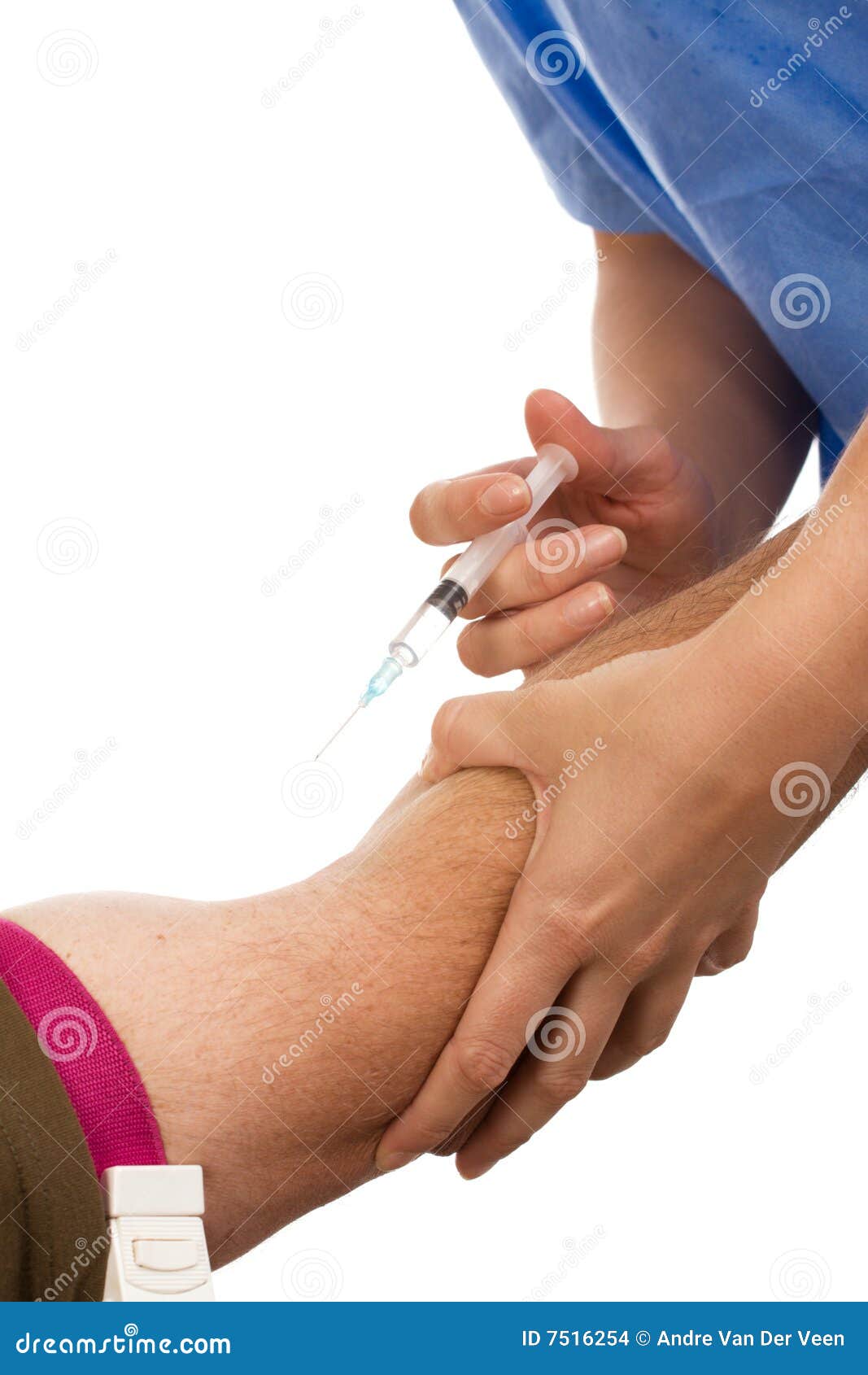 Doctor Que Inyecta Al Paciente Con Las Drogas Intravenosas Foto de ...