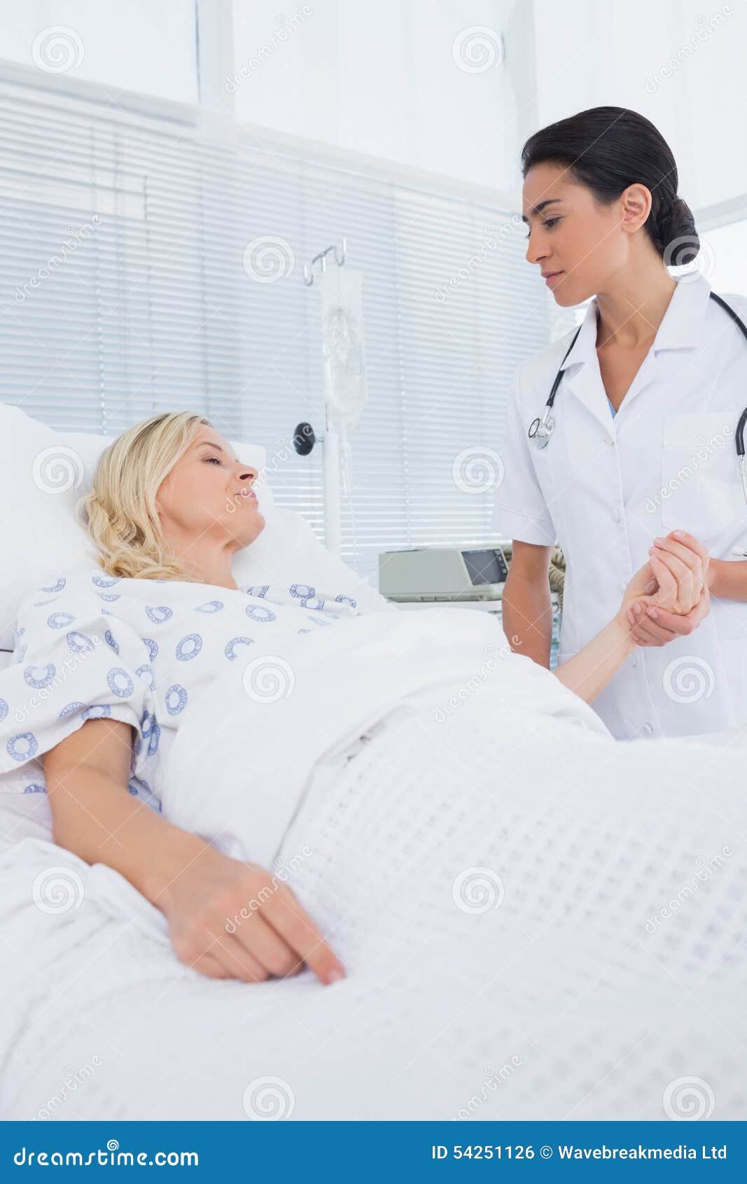 Doctor Que Toma El Cuidado Del Paciente Foto de archivo - Imagen de ...