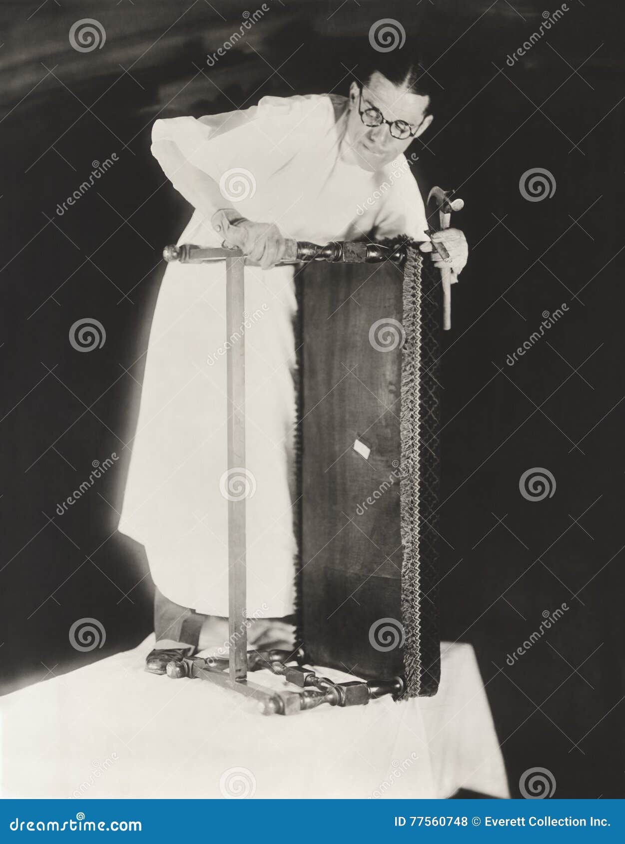 Doctor Setting a Broken Leg Stock Photo - Image of furniture, ov2016 ...