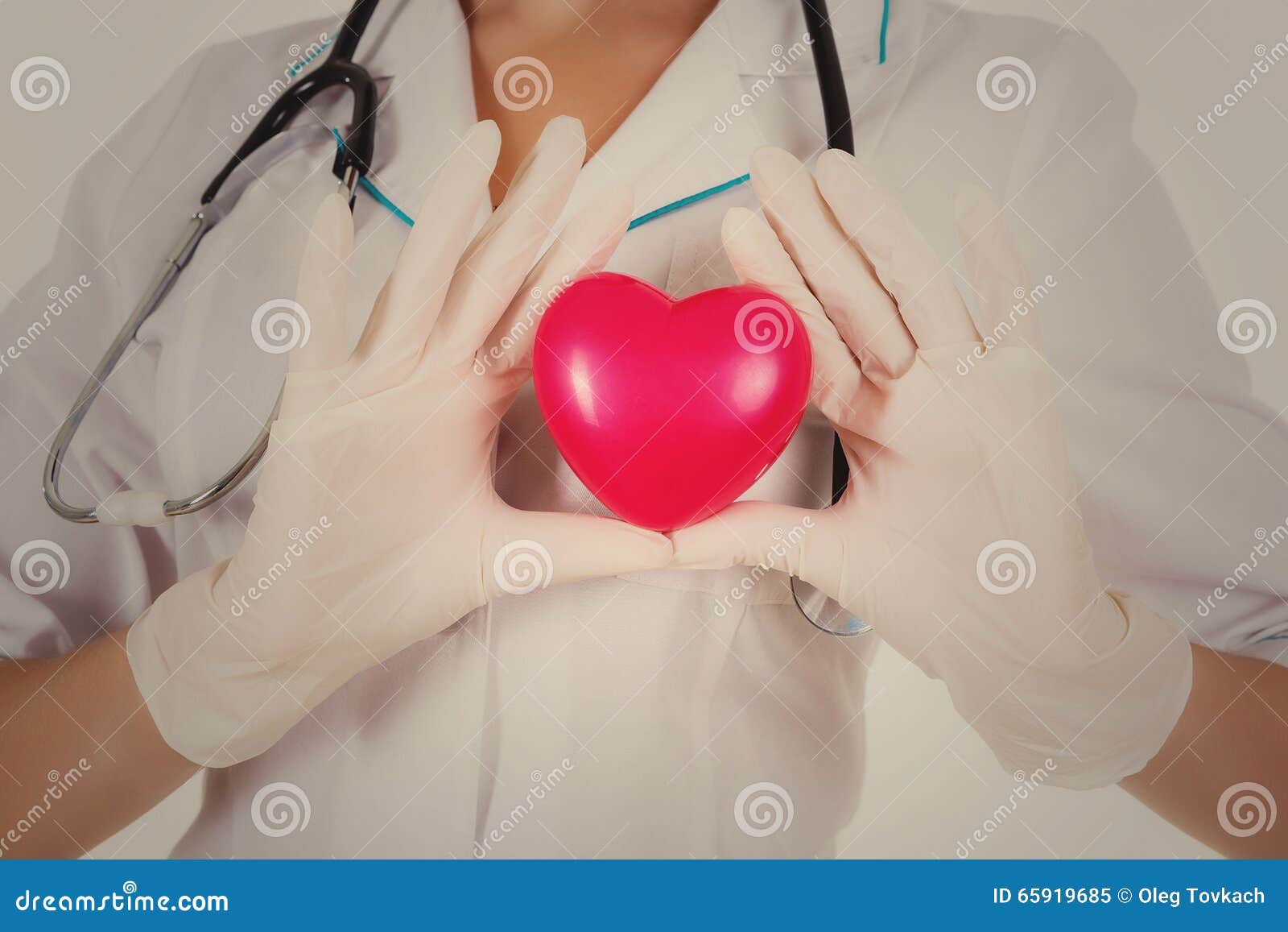 The doctor shows heart stock image. Image of healthy - 65919685
