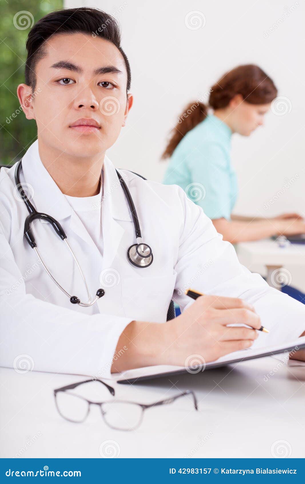Doctor taking notes stock image. Image of notebook, medical - 42983157