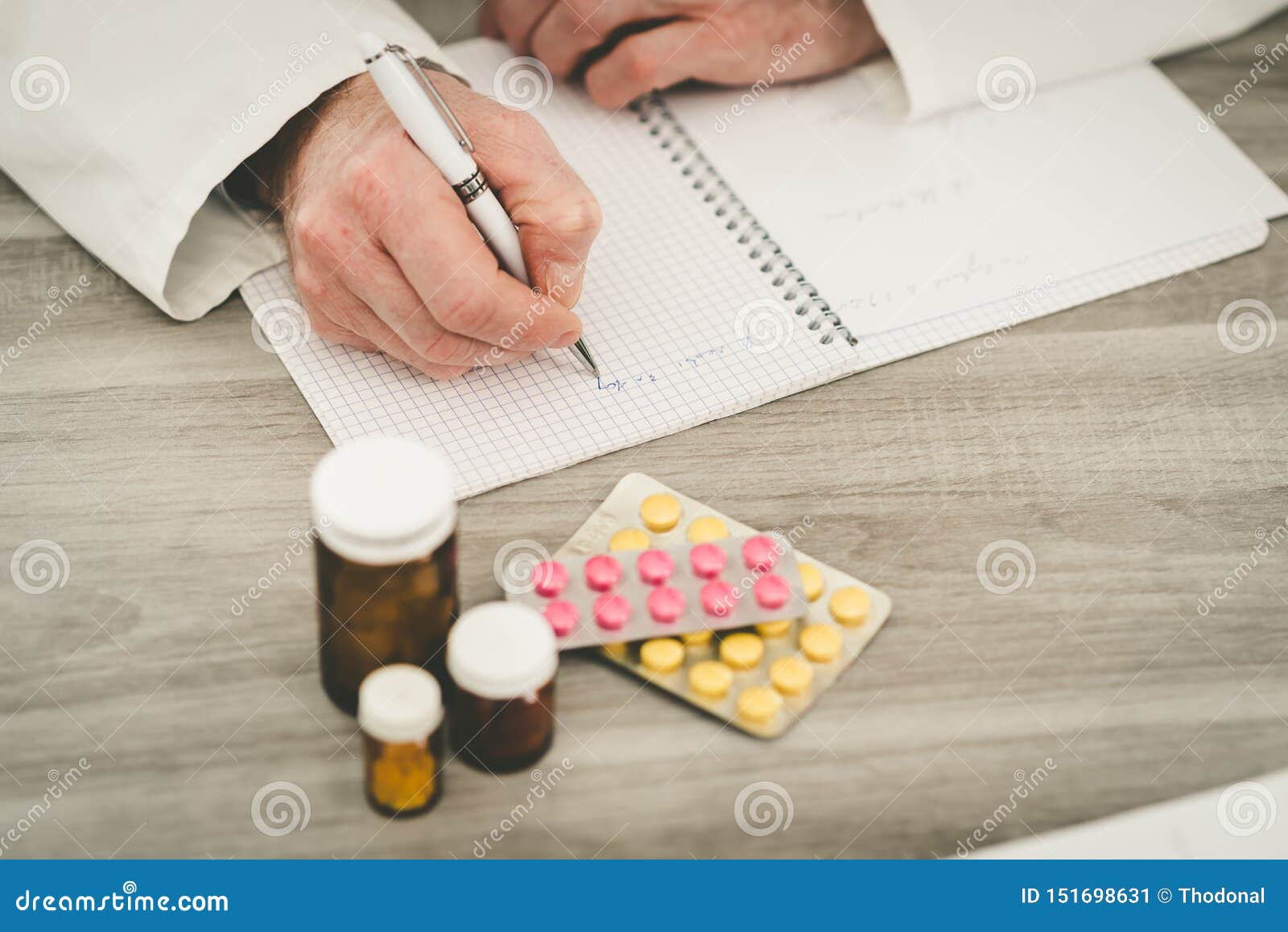 Doctor taking notes stock image. Image of desk, physician - 151698631
