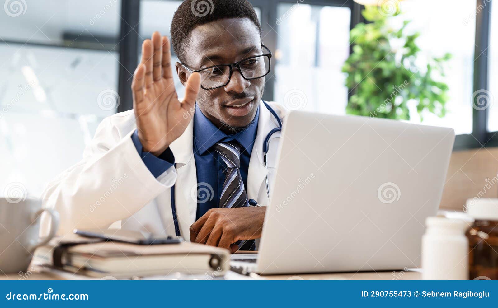Doctor Talks To Patient on Computer Stock Image - Image of listening ...