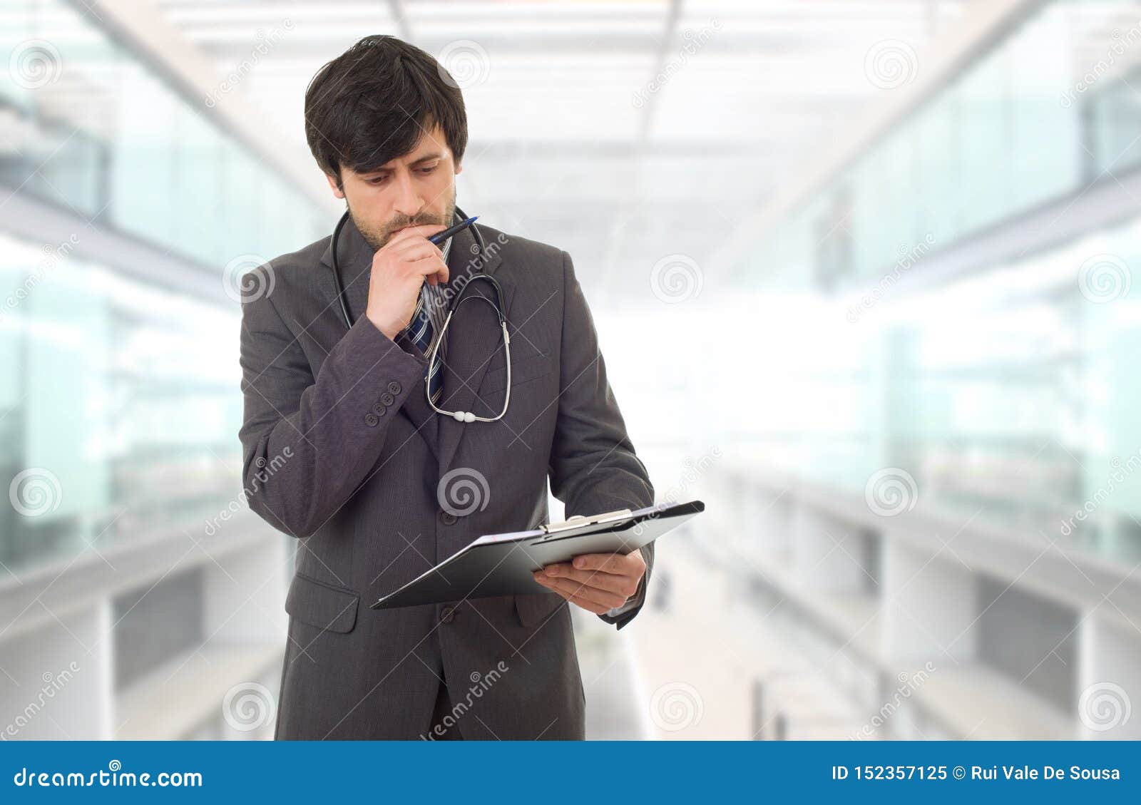Doctor thinking stock image. Image of hospital, diagnosis - 152357125
