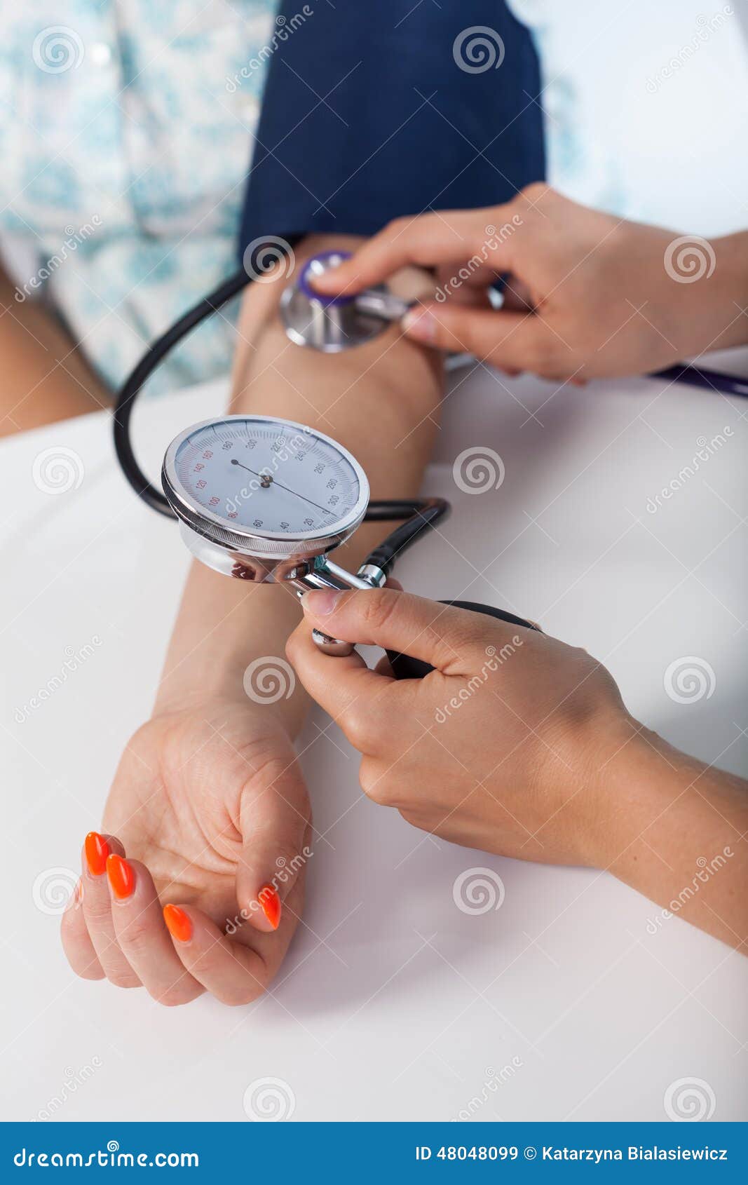 Doctor Using Sphygmomanometer Stock Image - Image of hypertensive ...
