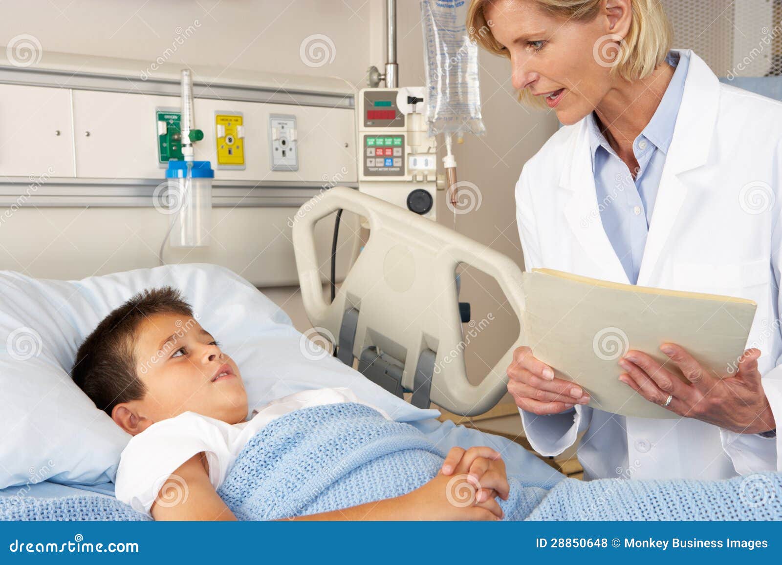 Doctor Visiting Child Patient on Ward Stock Photo - Image of care, coat ...