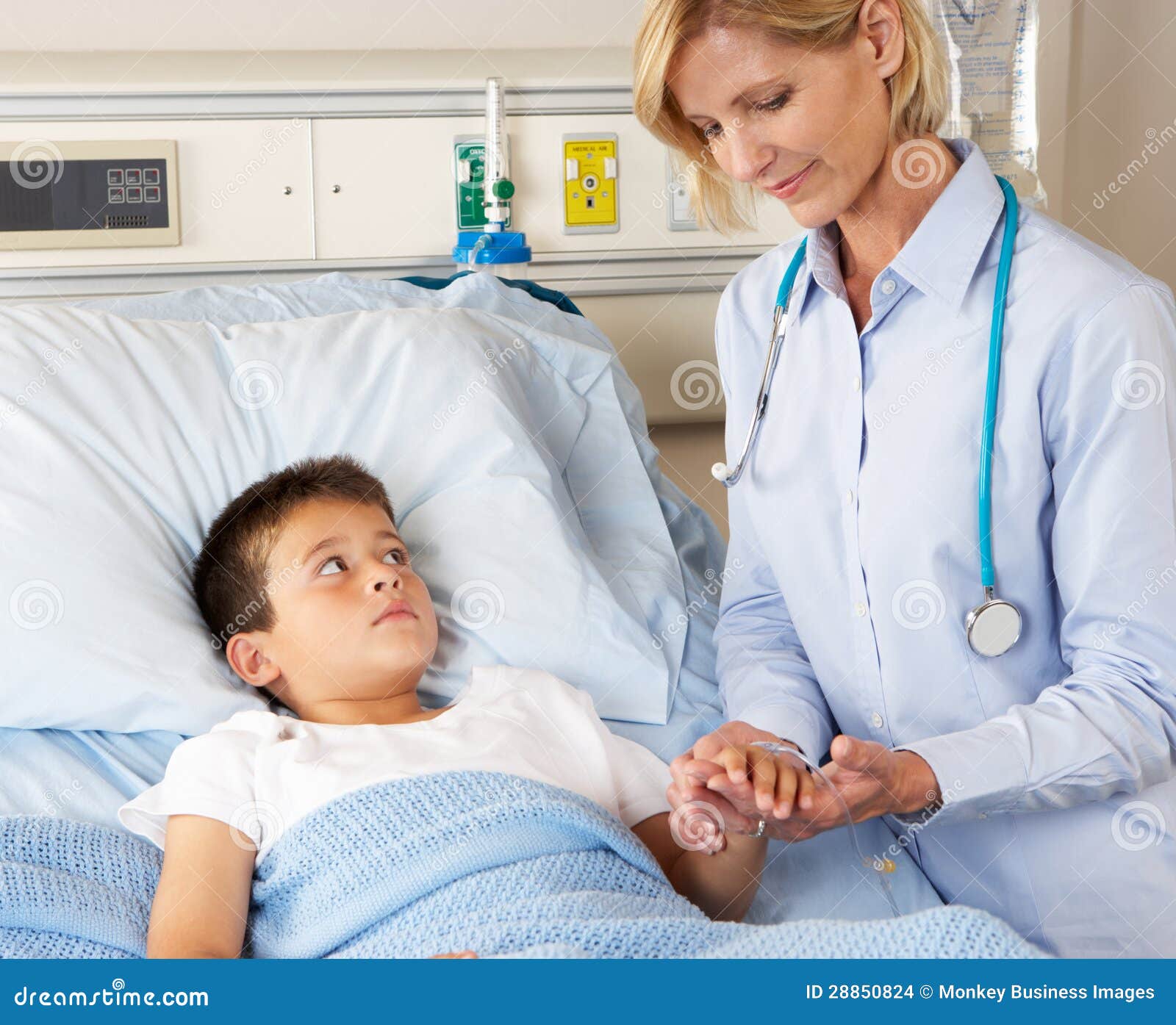 Doctor Visiting Child Patient on Ward Stock Photo - Image of healthcare ...