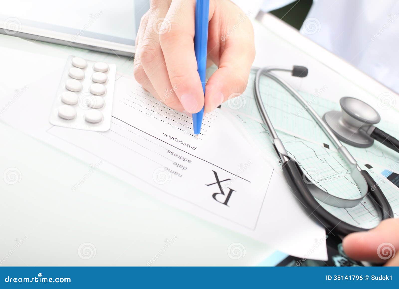 Doctor Writes a Prescription Stock Photo - Image of health, coat: 38141796