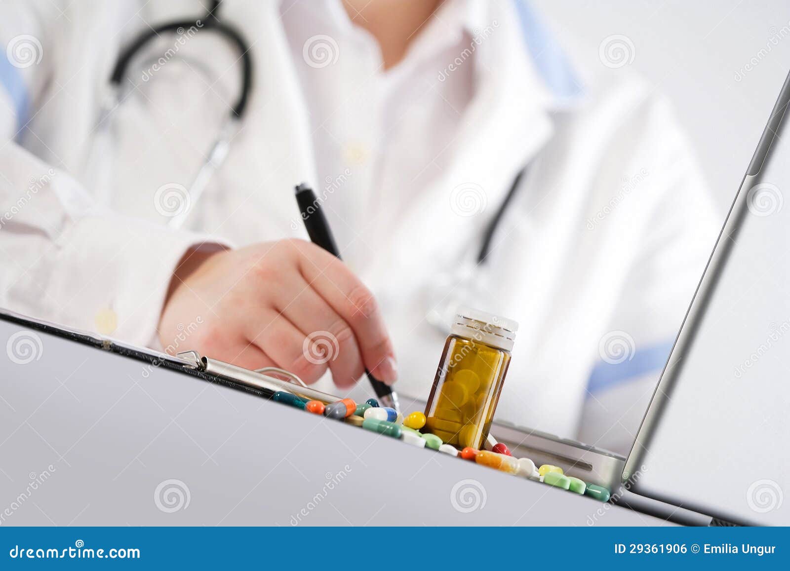 Doctor Writing a Prescription Stock Photo - Image of allergy, therapy ...