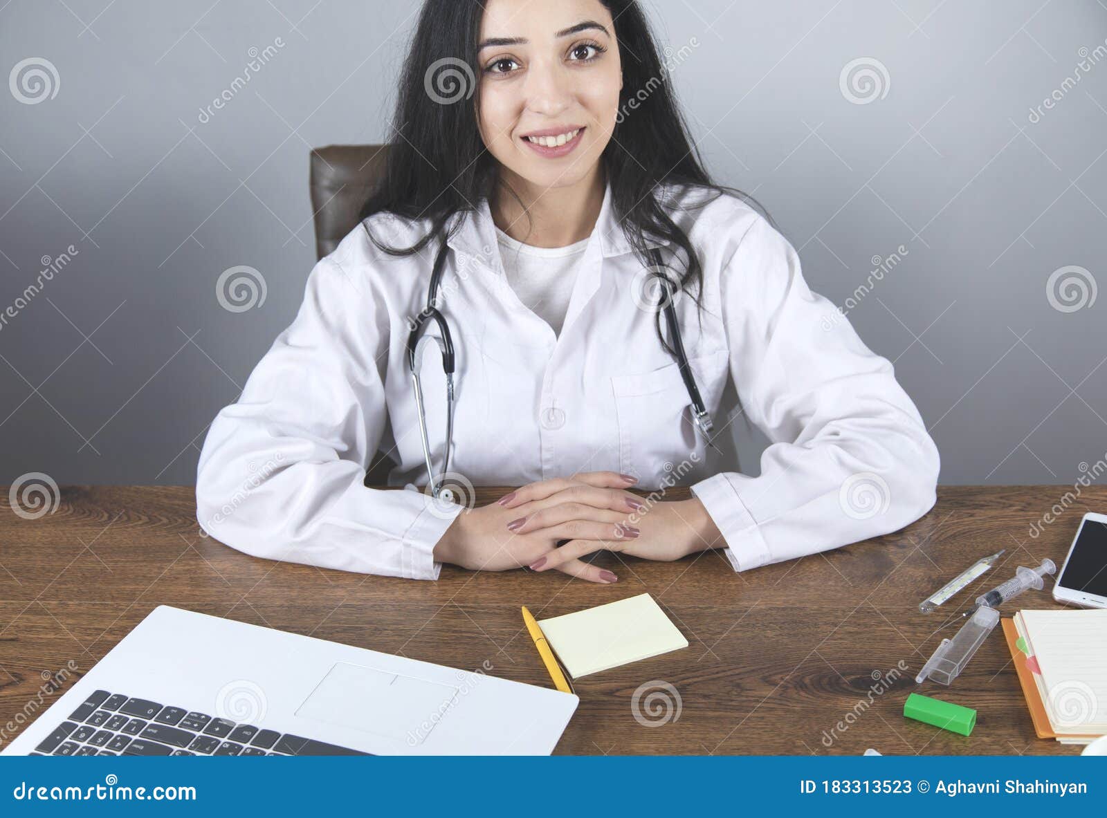 Doctor writing recipe stock image. Image of health, work - 183313523