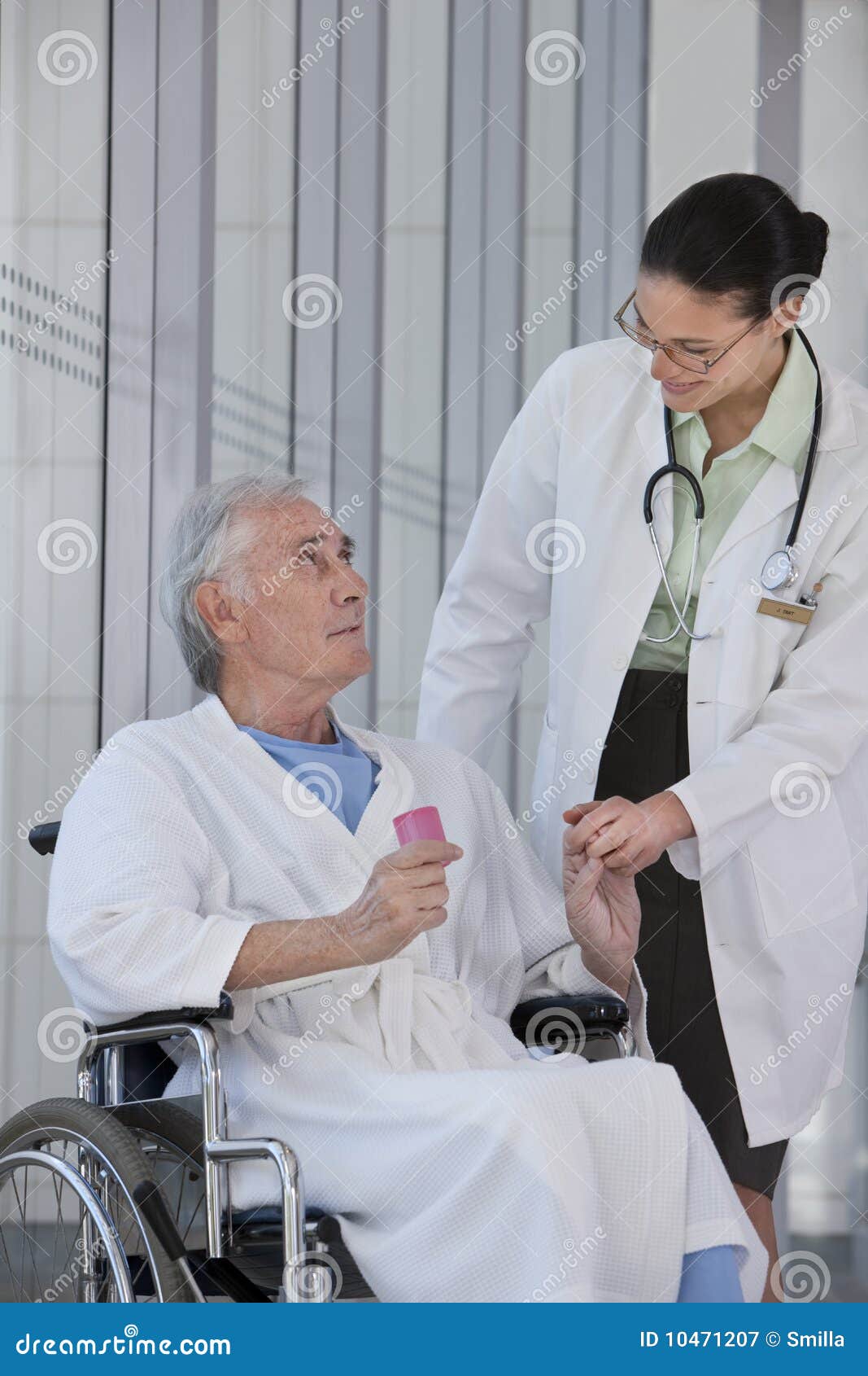 Doctor y paciente imagen de archivo. Imagen de belleza - 10471207