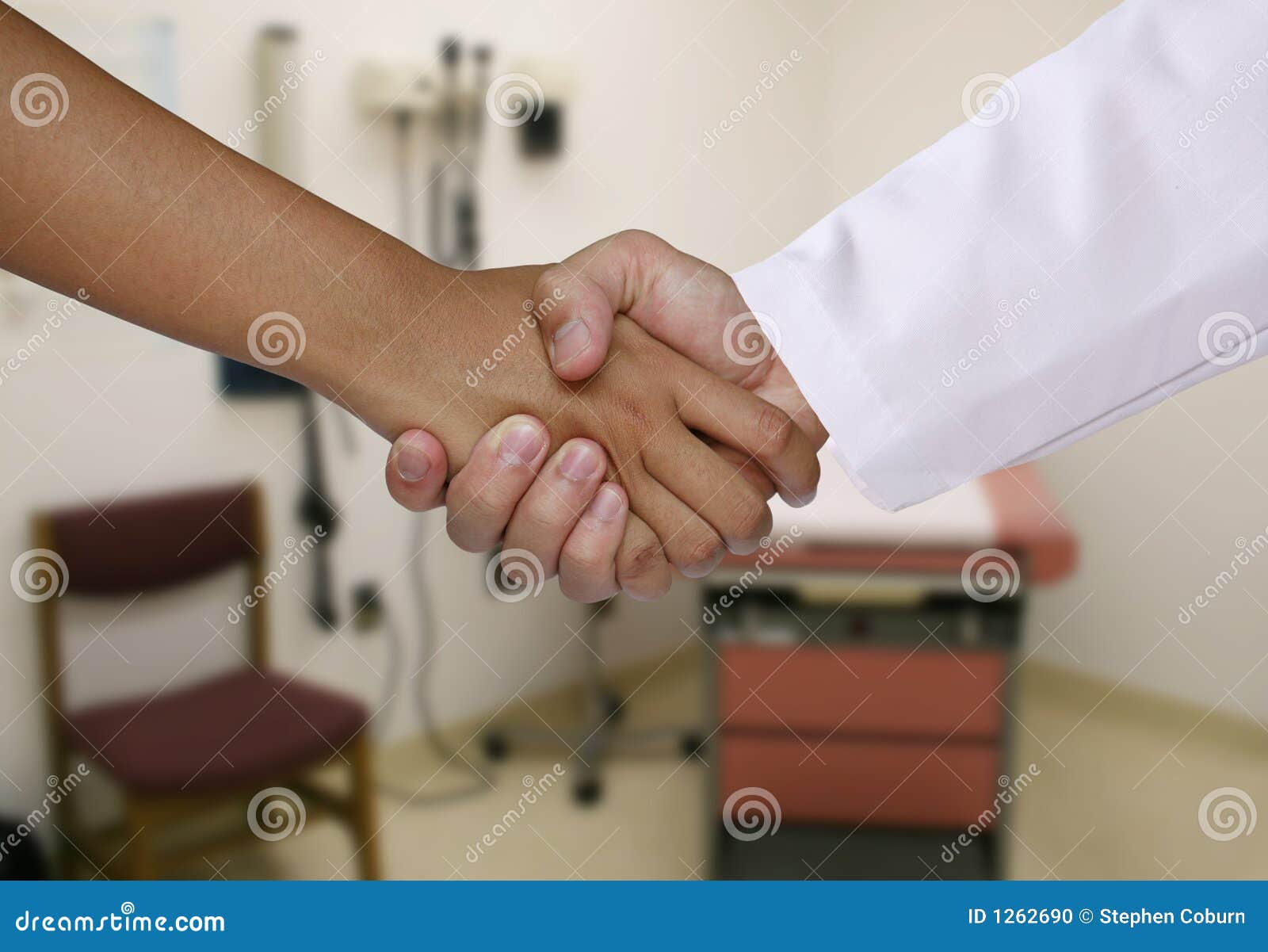 Doctor y paciente foto de archivo. Imagen de consulta - 1262690