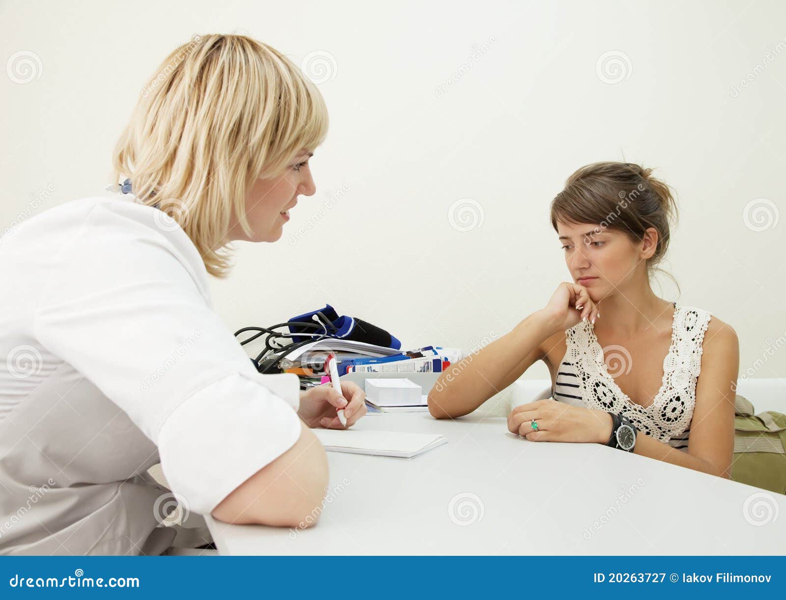 Doctor y paciente imagen de archivo. Imagen de sonriente - 20263727