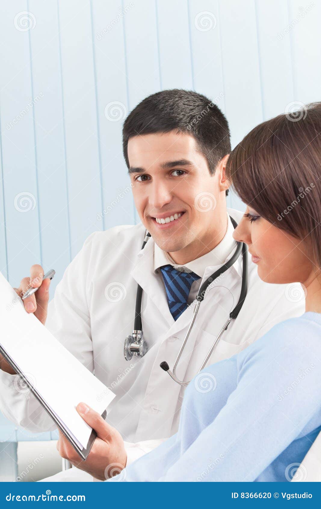 Doctor y paciente foto de archivo. Imagen de hembra, centro - 8366620