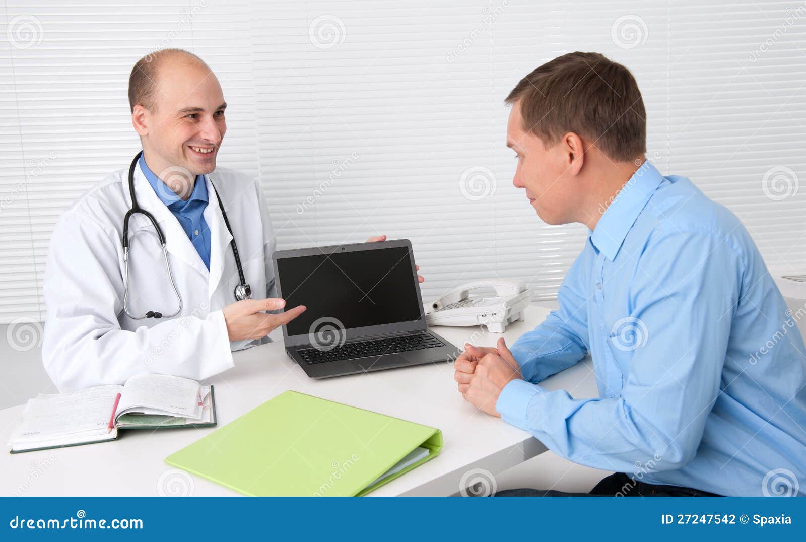 Doctor Y Paciente Masculinos Foto de archivo - Imagen de confianza ...
