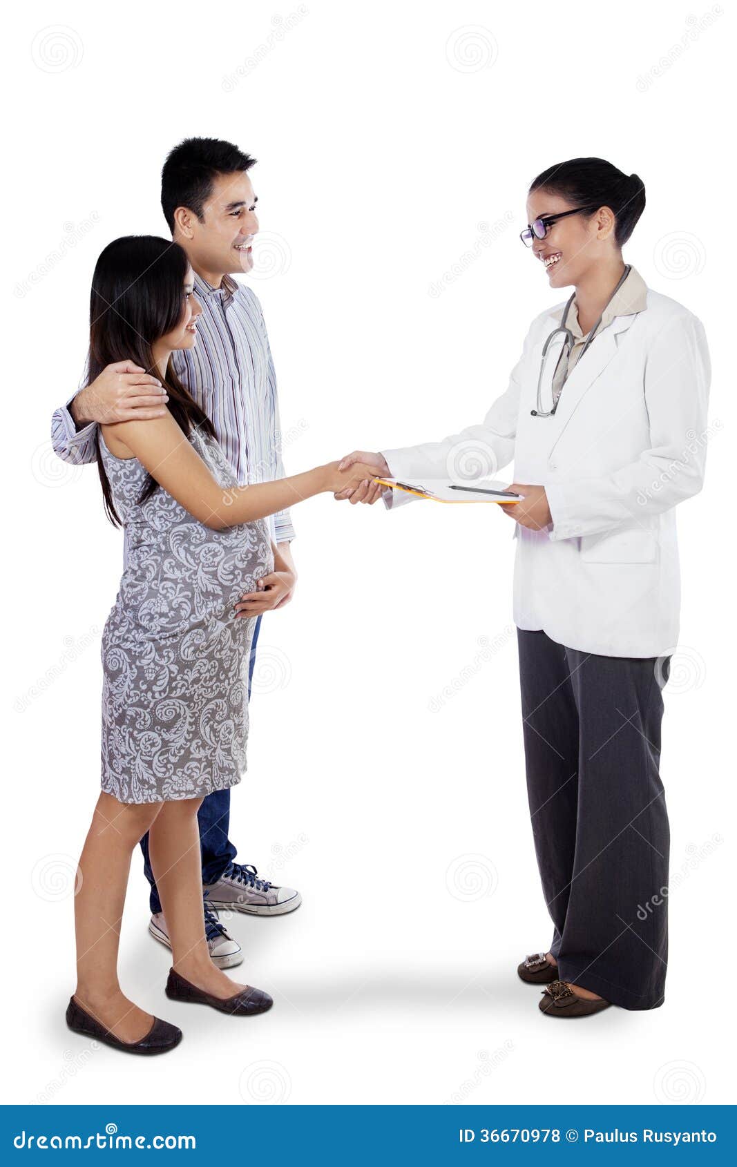 Doctor Y Pacientes Jovenes De Los Pares Foto de archivo - Imagen de ...