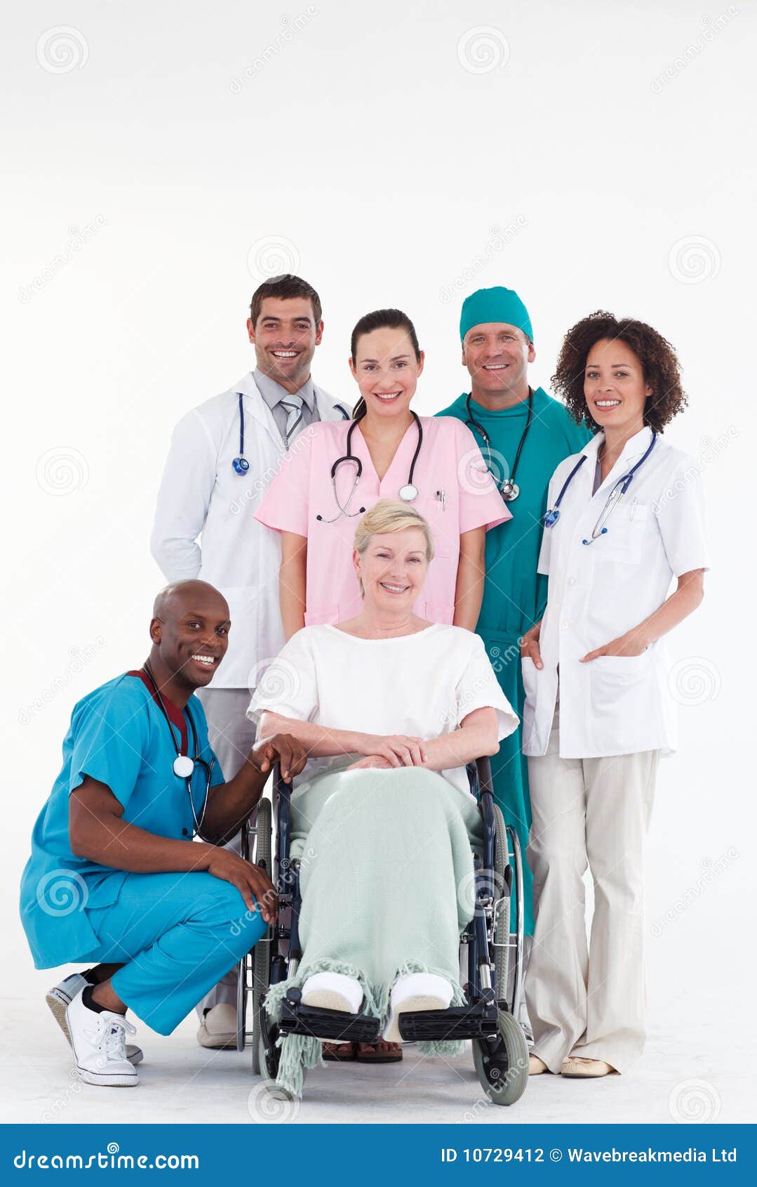 Doctores Con Un Paciente En Una Silla De Rueda Foto de archivo - Imagen ...