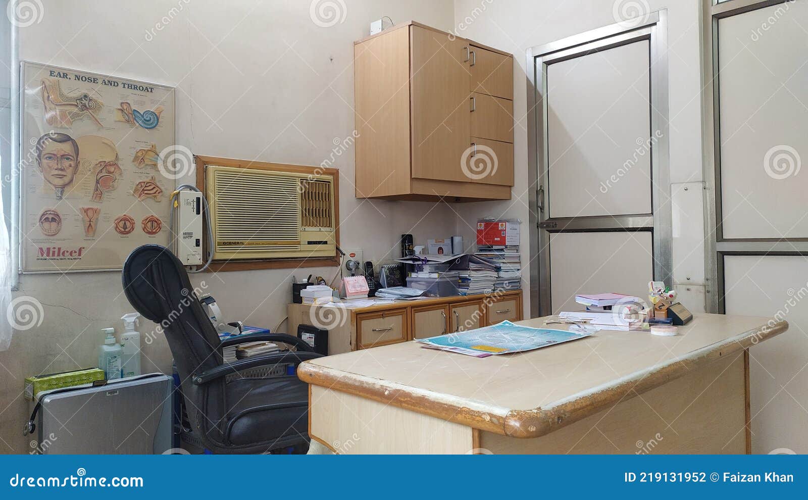 Doctors clinic office editorial photography. Image of kitchen - 219131952