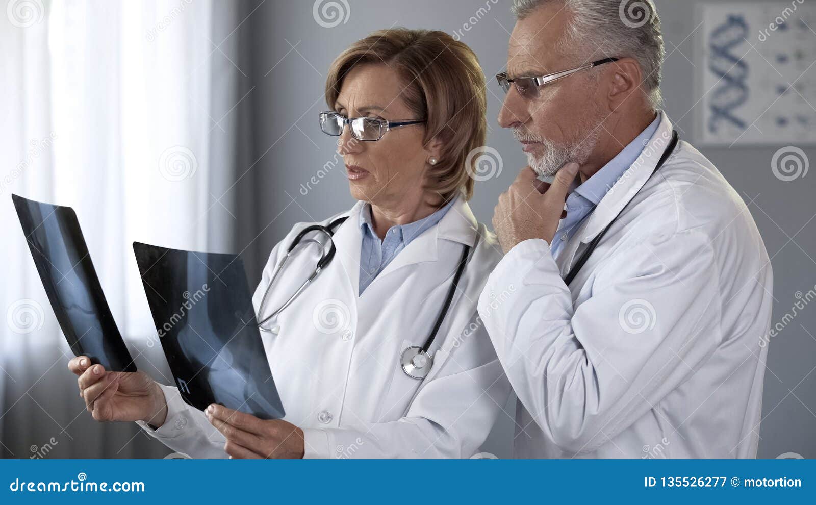 Doctors Concerned about X-rays of Joints Result, Discussing Methods of ...