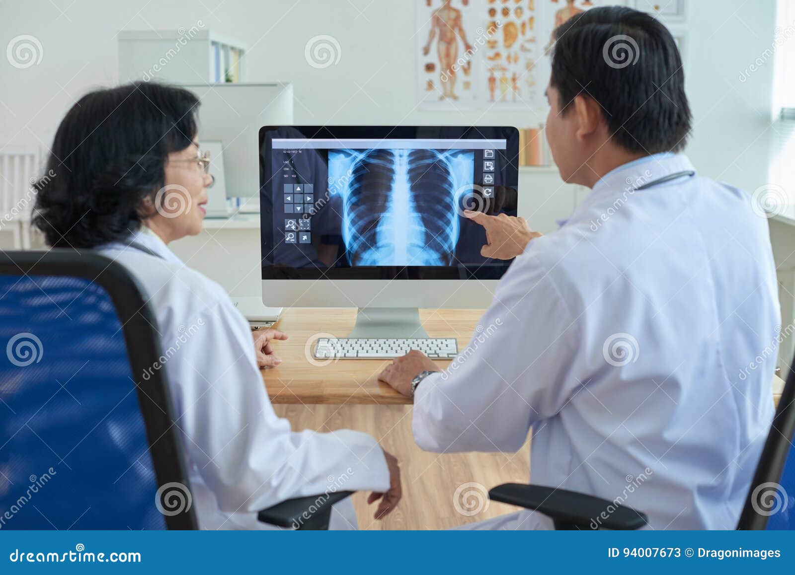 Doctors Examining Chest X-Ray Stock Image - Image of discussion, chest ...
