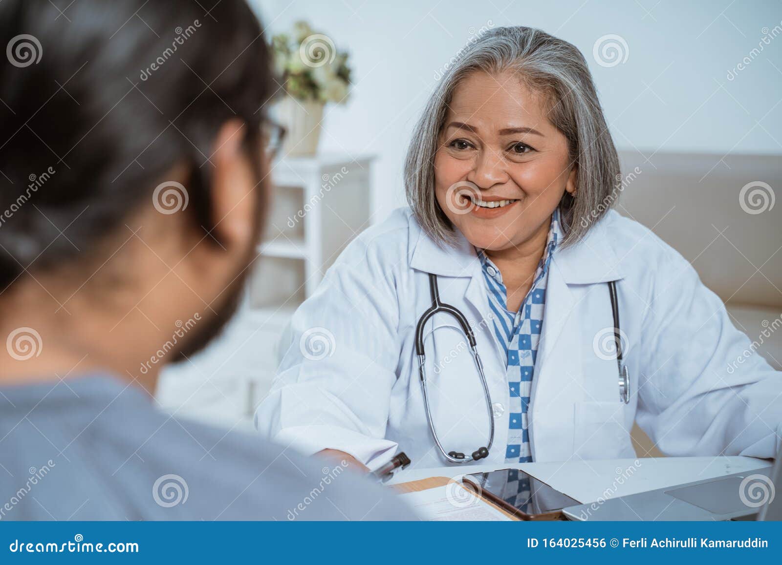 Doctors and Patients Talk and Look at Each Other Stock Photo - Image of ...