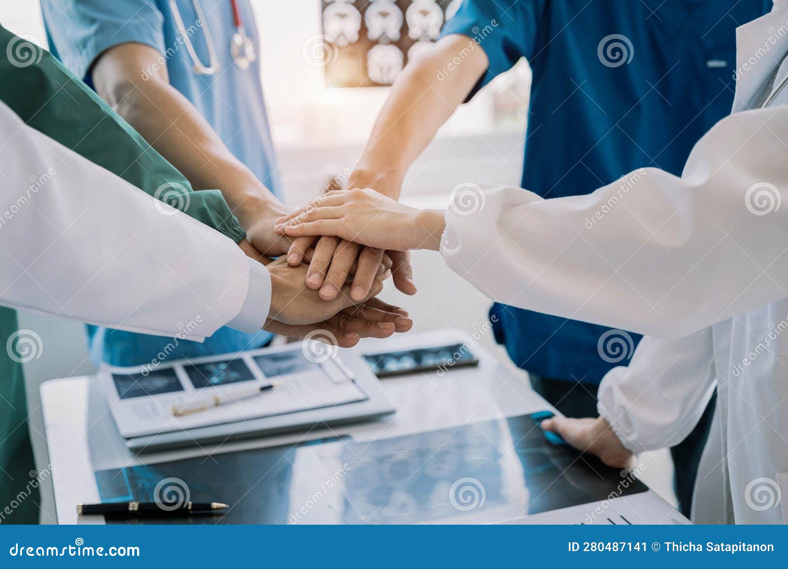 Doctors Shaking Hands, Working Together As a Team at the Hospital Stock ...