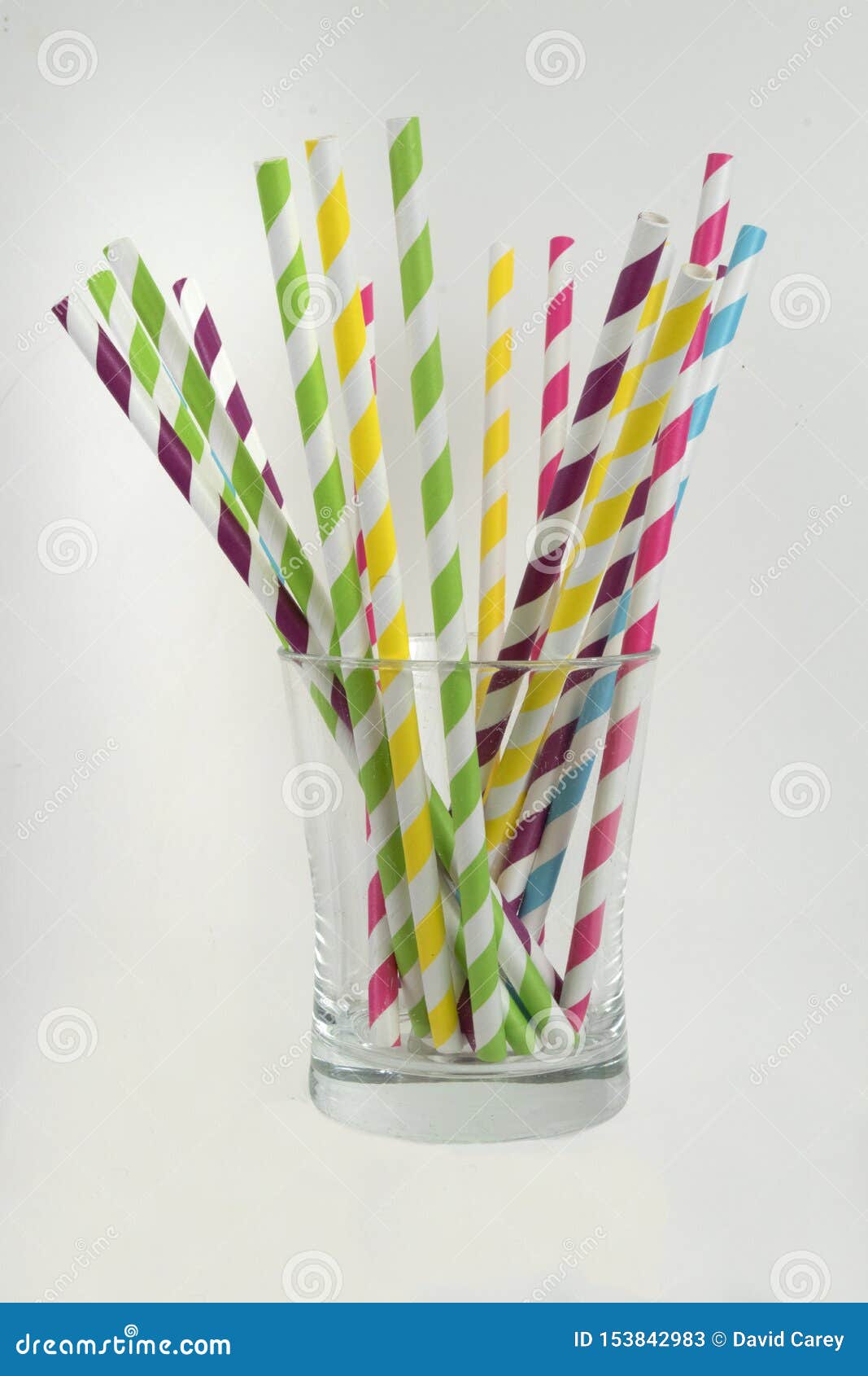 Document stro in een glas stock afbeelding. Image of gekleurd - 153842983