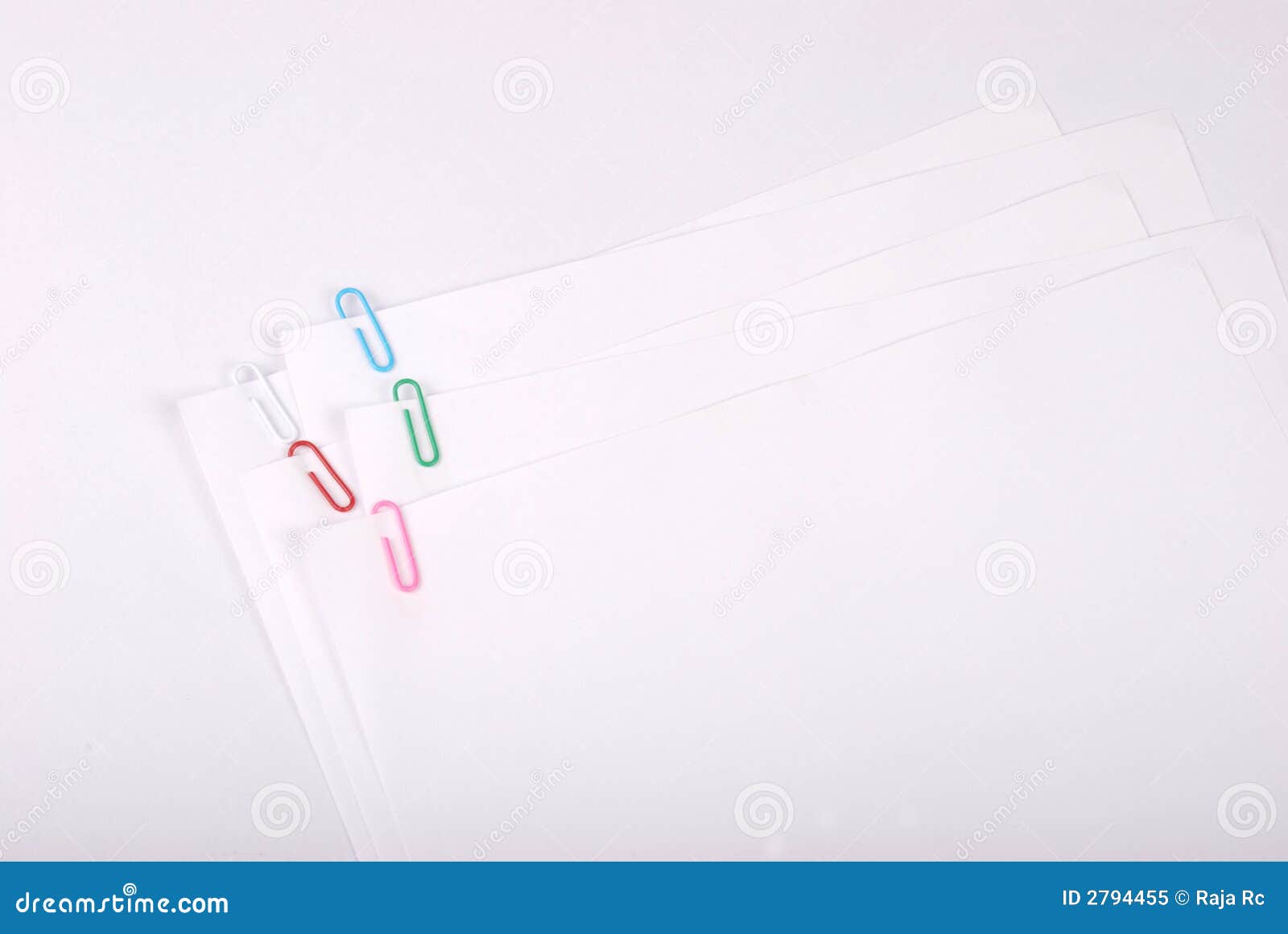 Documenten met klem stock afbeelding. Image of dagelijks - 2794455