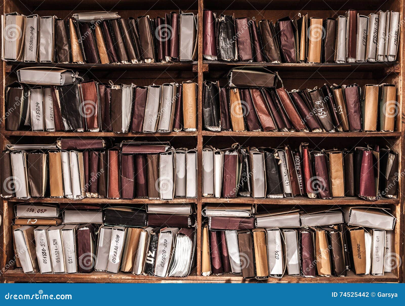 Documenti Cartacei Impilati in Archivio Fotografia Stock - Immagine di ...