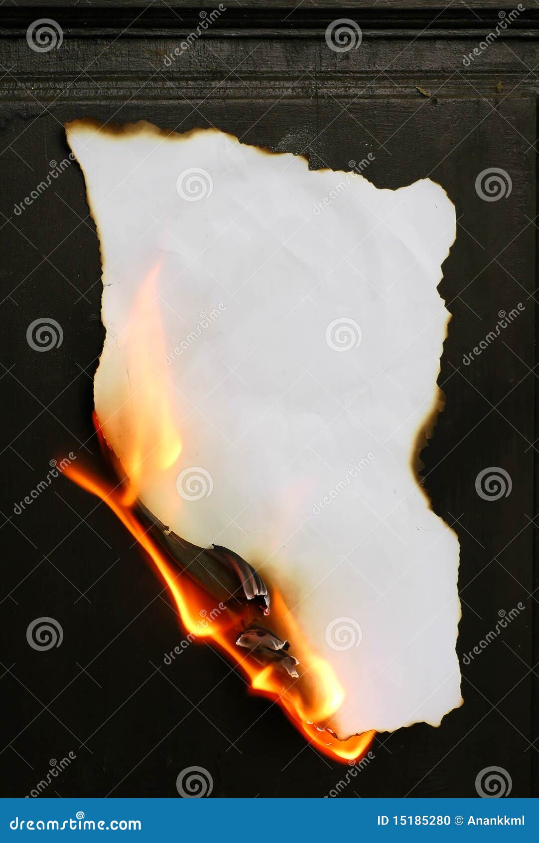 Documento Burning fotografia stock. Immagine di invecchiato - 15185280