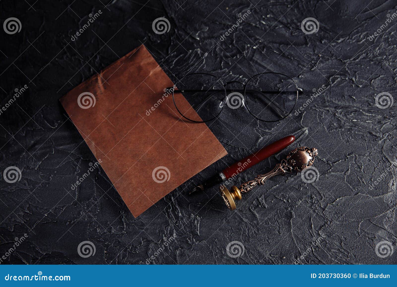 Documento Notarizado Com Vidro Selado E Caneta. Conceito De Legalidade ...