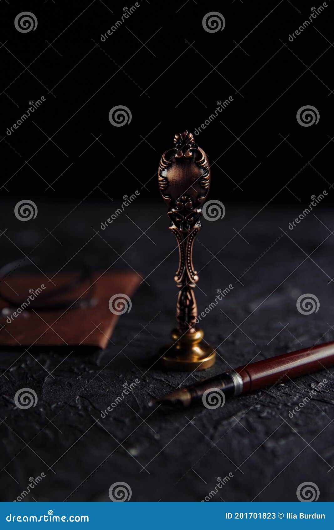 Documento Notarizado Com Vidro Selado E Caneta. Conceito De Legalidade ...