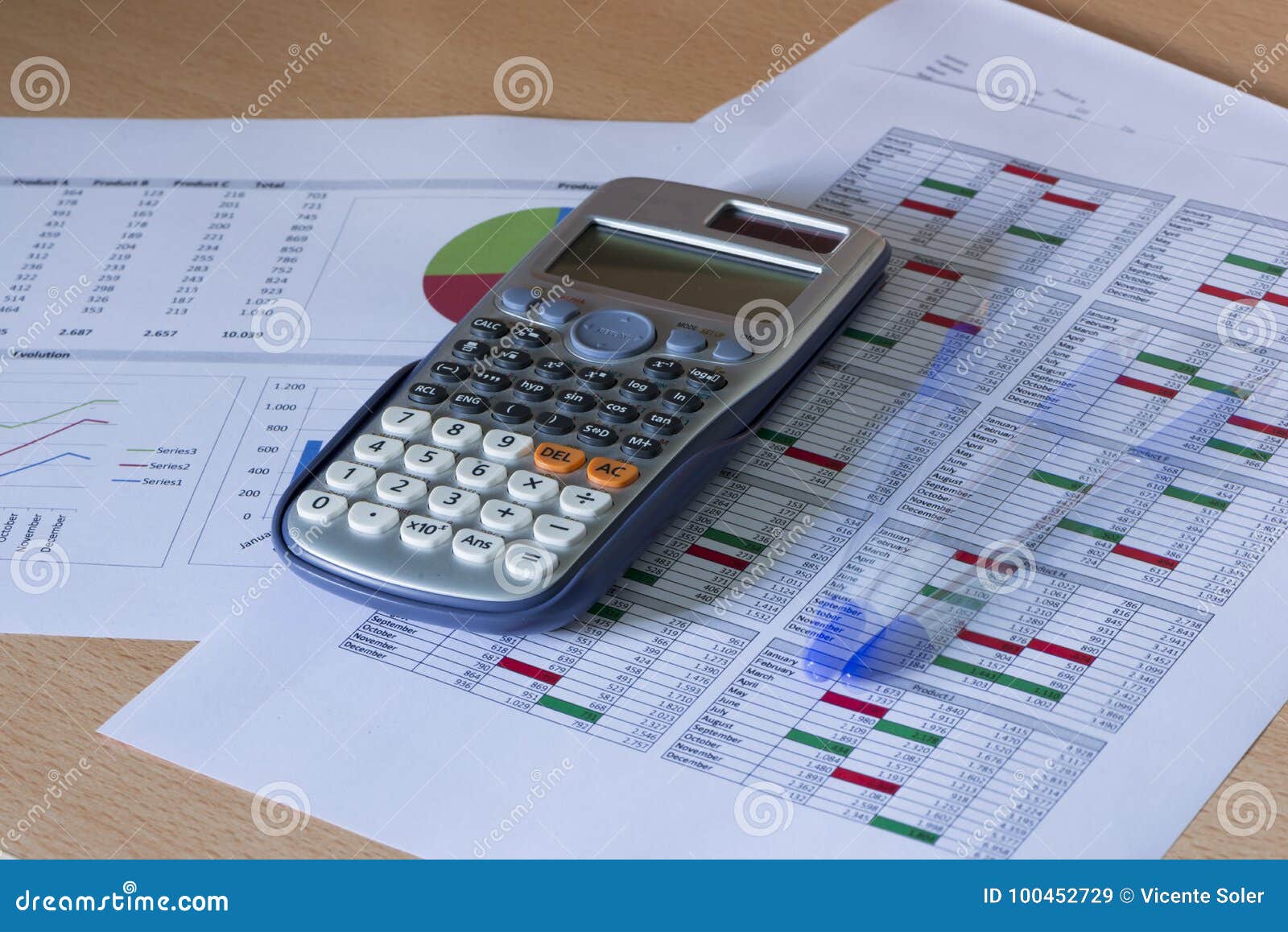 Documentos De Contabilidad En Una Oficina Imagen de archivo - Imagen de ...