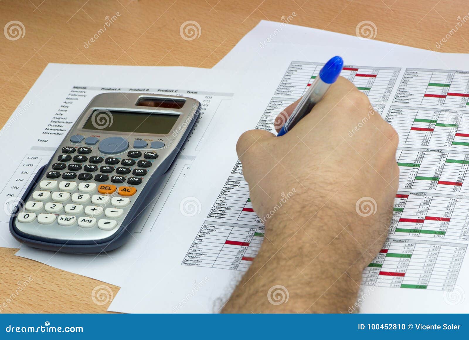 Documentos De Contabilidad En Una Oficina Foto de archivo - Imagen de ...