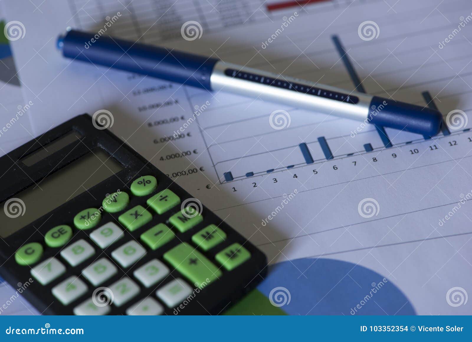 Documentos De La Calculadora Y De Contabilidad Foto de archivo - Imagen ...