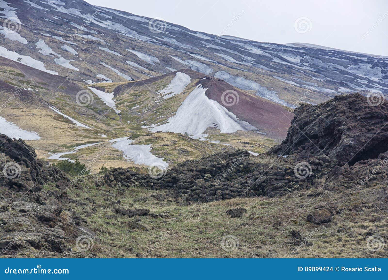 Dode Krater Op De Vulkaan Van Etna Stock Foto - Image of naughty ...
