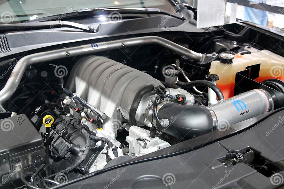 Dodge Challenger 6.4L HEMI Engine Editorial Image - Image of torque ...