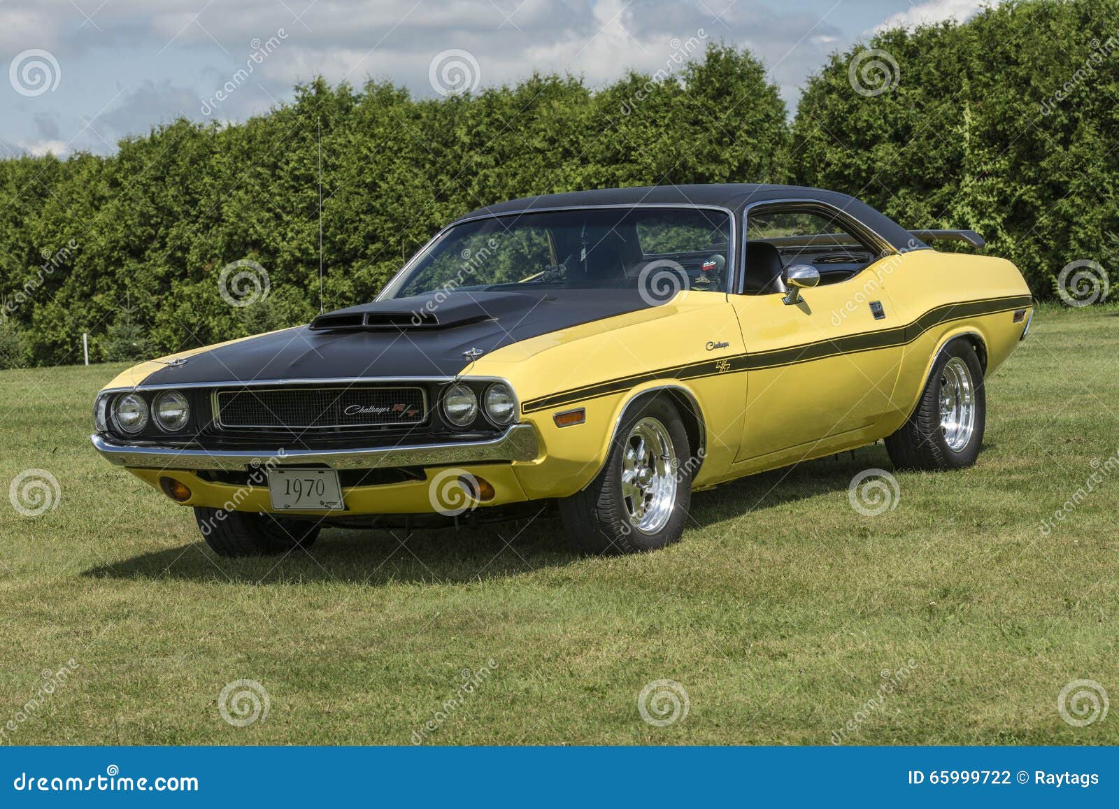 Dodge challenger editorial photography. Image of retro - 65999722