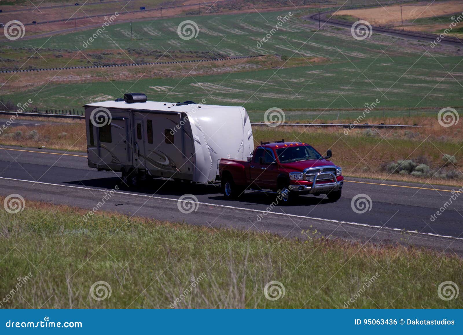 SUV Towing Camper Through The Desert Editorial Photo | CartoonDealer ...