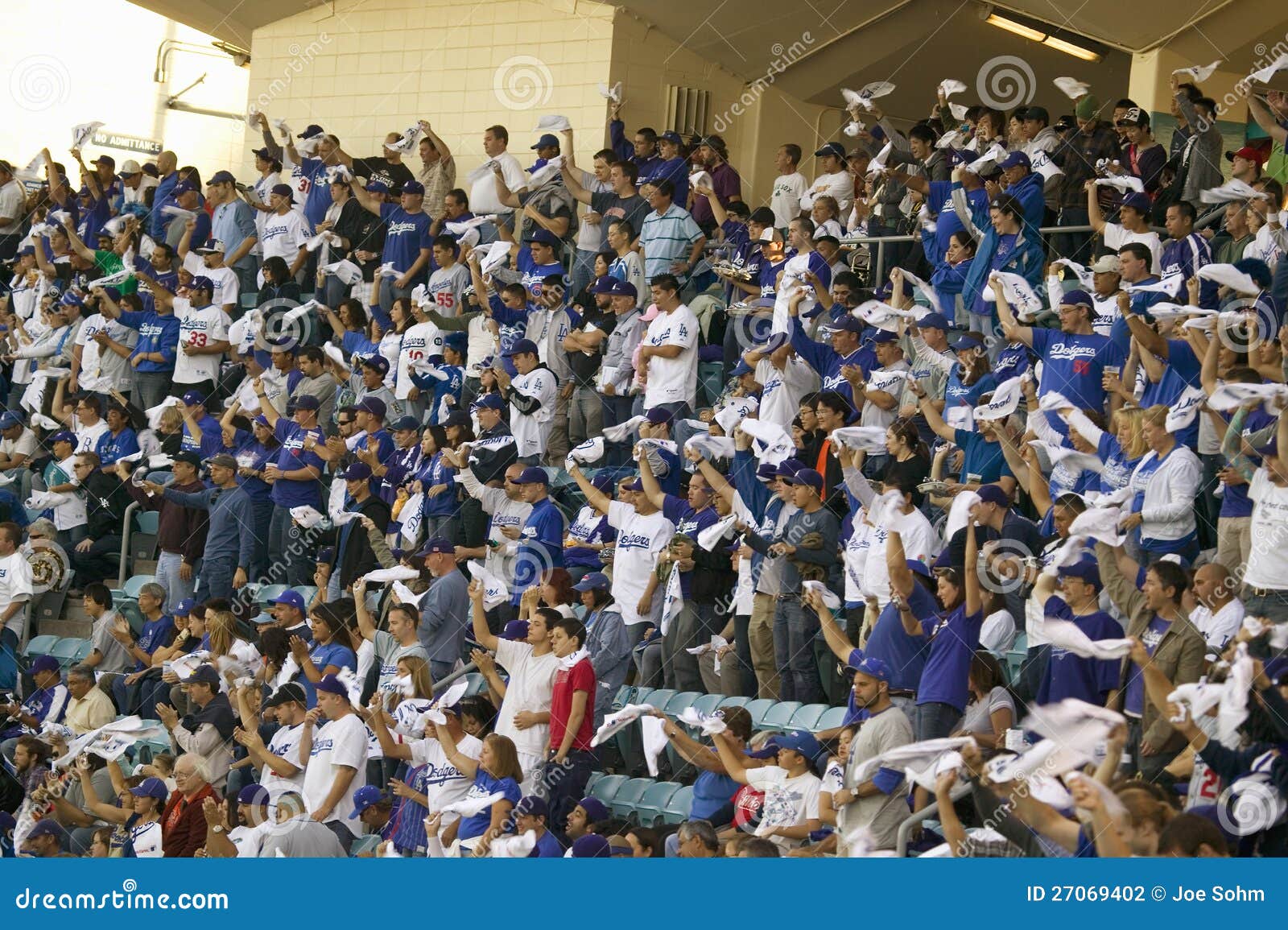 Dodger fans editorial photography. Image of phillies - 27069402