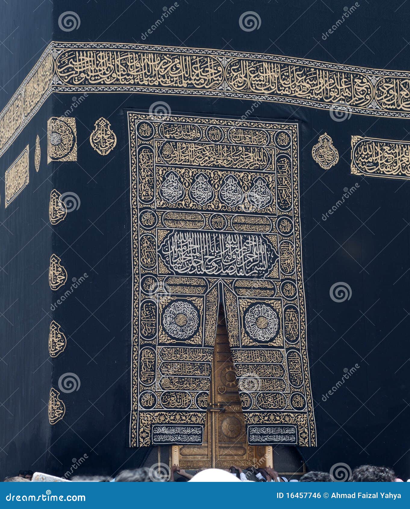 Doek En Gouden Deur Van Kaaba in Makkah Stock Foto - Image of mensen ...