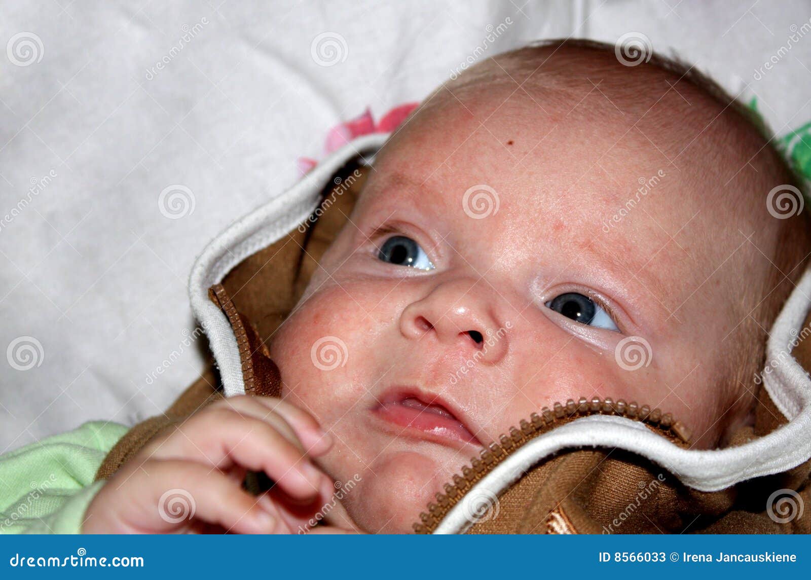 Doen schrikken baby stock afbeelding. Image of aanbiddelijk - 8566033