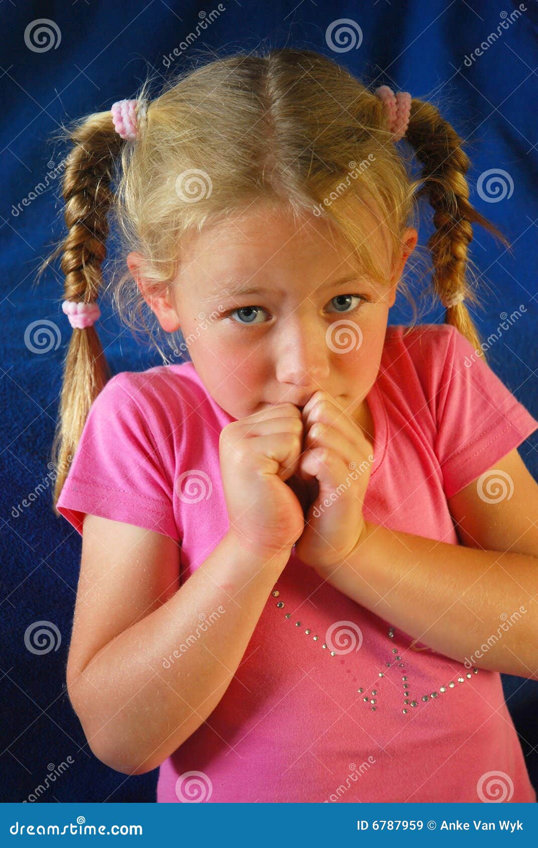 Doen schrikken kind stock afbeelding. Image of haar, uitdrukking - 6787959