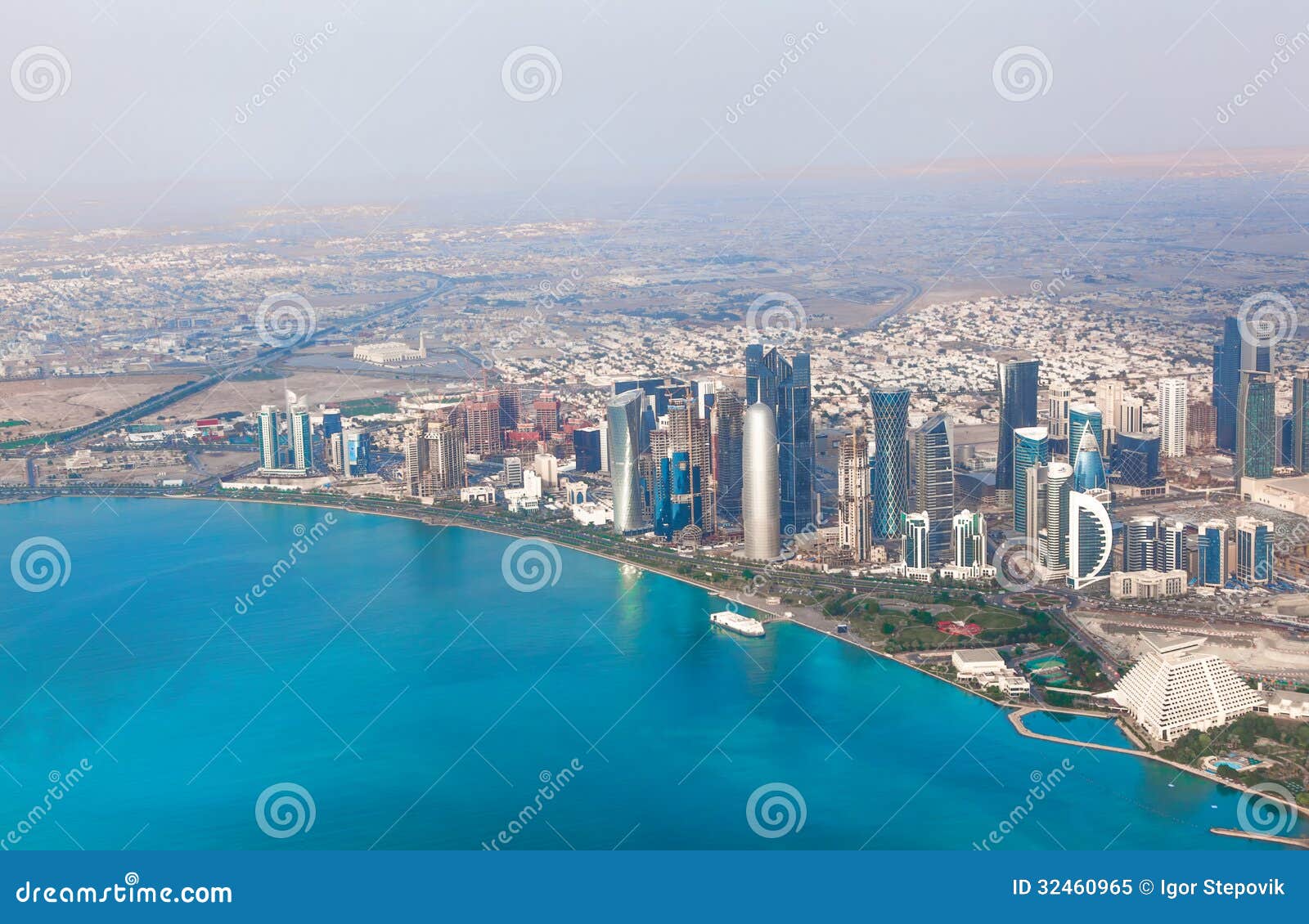 Doha, Catar. Vista Aérea Na Cidade Moderna Imagem de Stock - Imagem de ...
