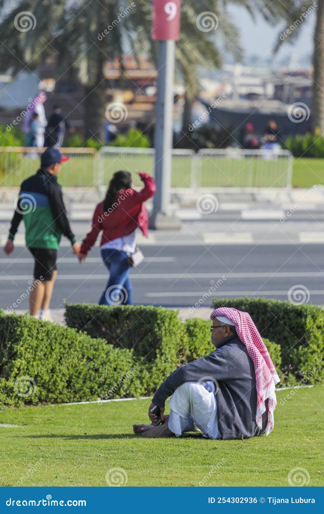 Local Arab People in Doha, Qatar Editorial Photo - Image of business ...