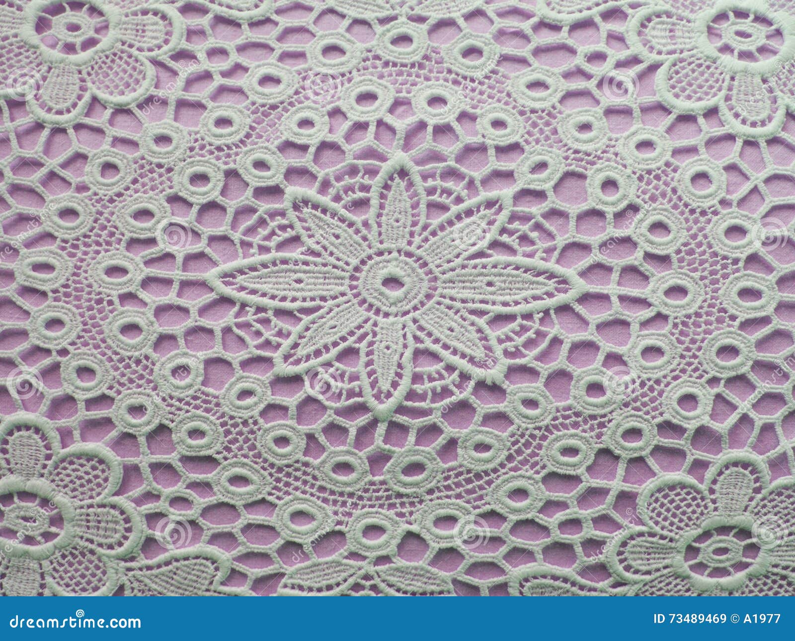 Doilie Blanco Sobre El Fondo Violeta Imagen de archivo - Imagen de ...