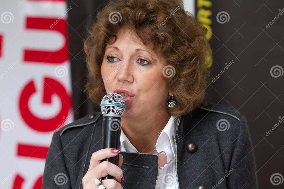 Doina Melinte editorial stock photo. Image of marathon - 25934038