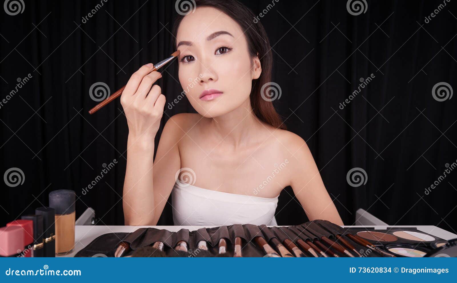 Doing make-up stock photo. Image of eyeshadow, pretty - 73620834